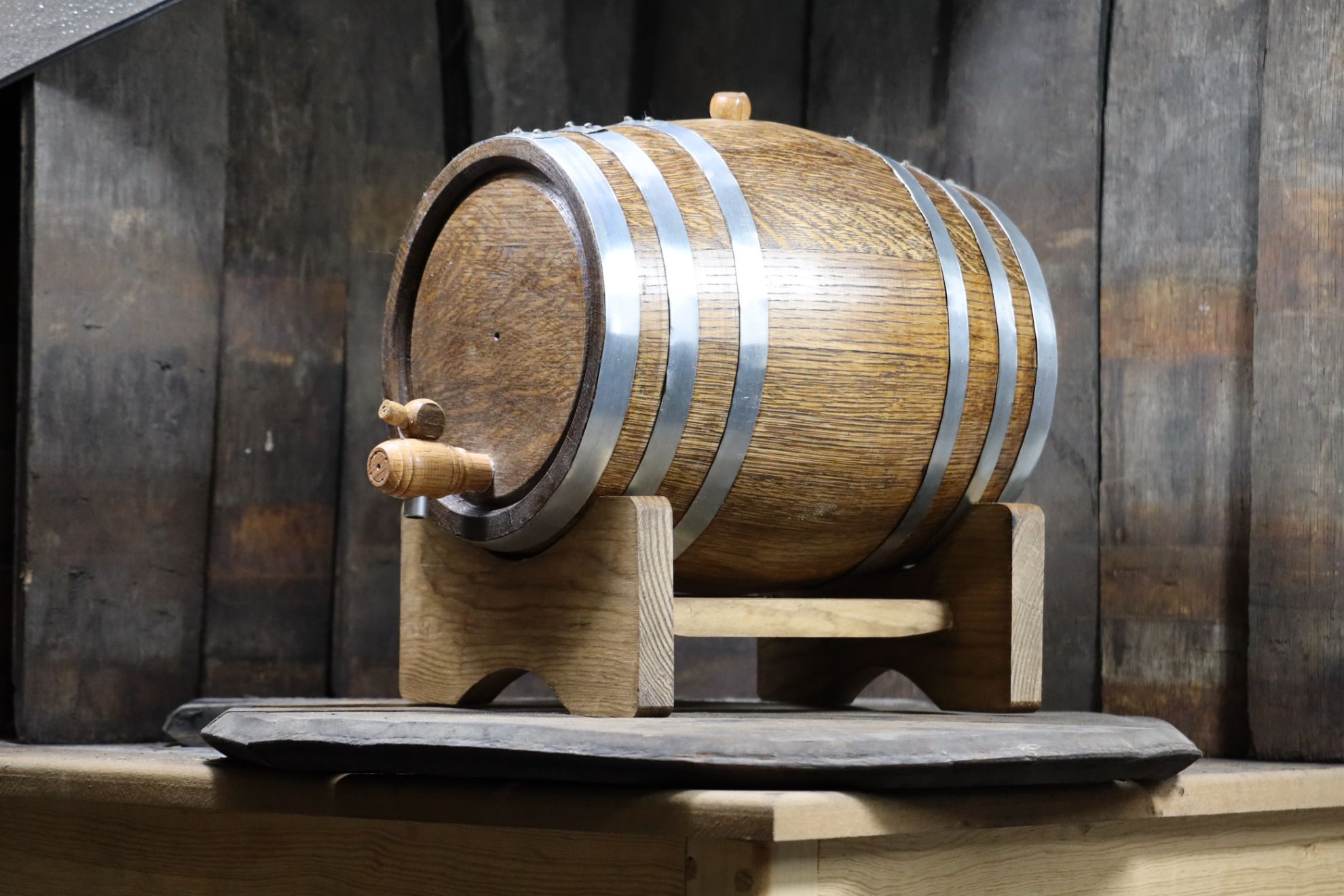 Dark Stain Oak Barrel with Galvanized Steel Hoops
